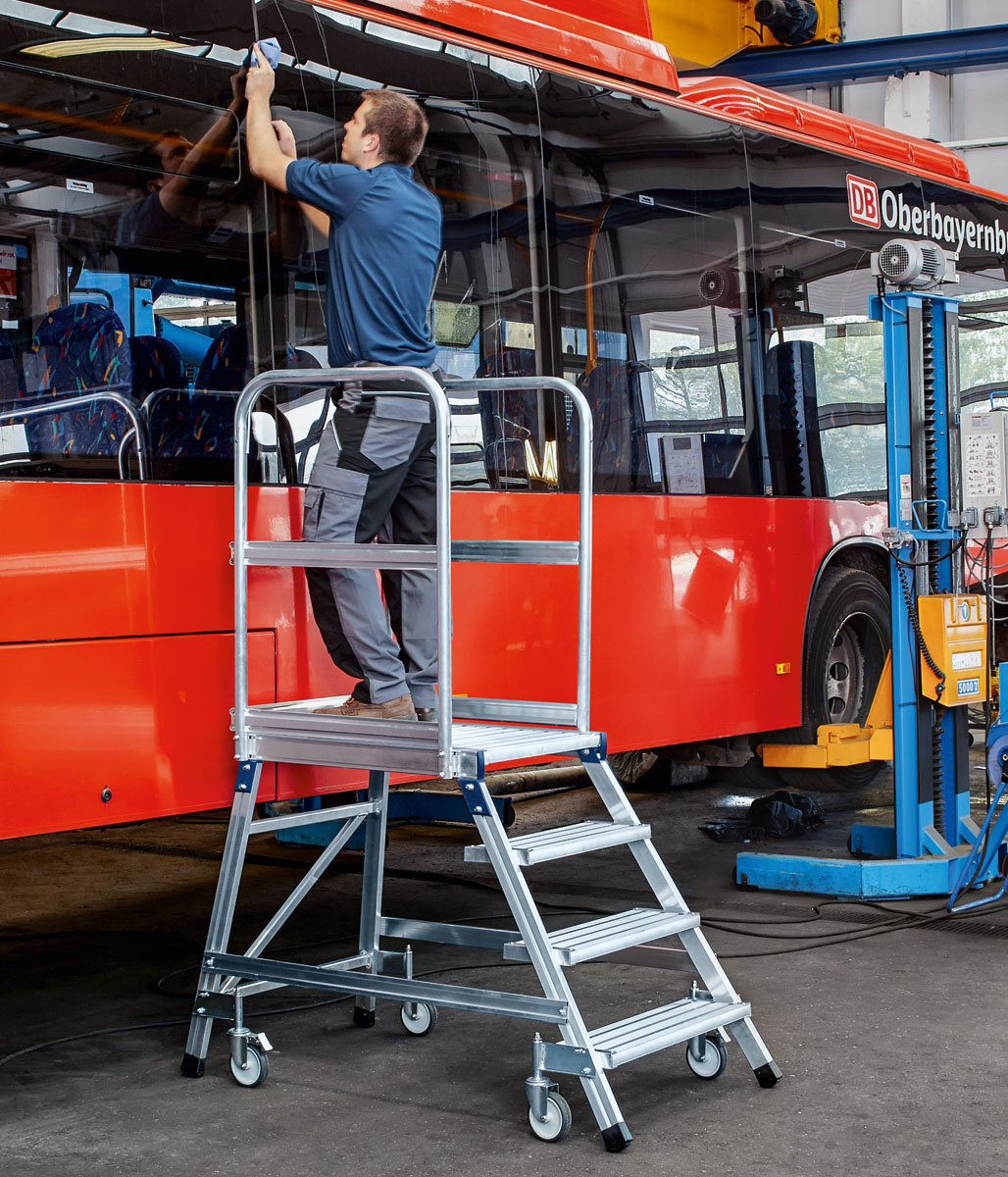 ZARGES Podesttreppe Z600, fahrbar, Leichtmetall, einseitig begehbar ...